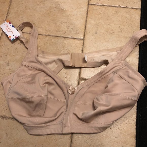 Intimates & Sleepwear | Nwt Beige Plus Size Bra Size 44dd | Poshmark